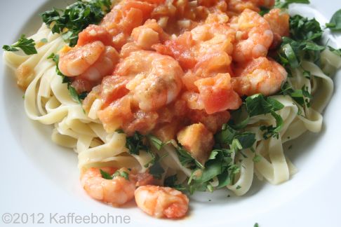 Taglierini mit Tomatensauce und Garnelen – Kaffeebohne